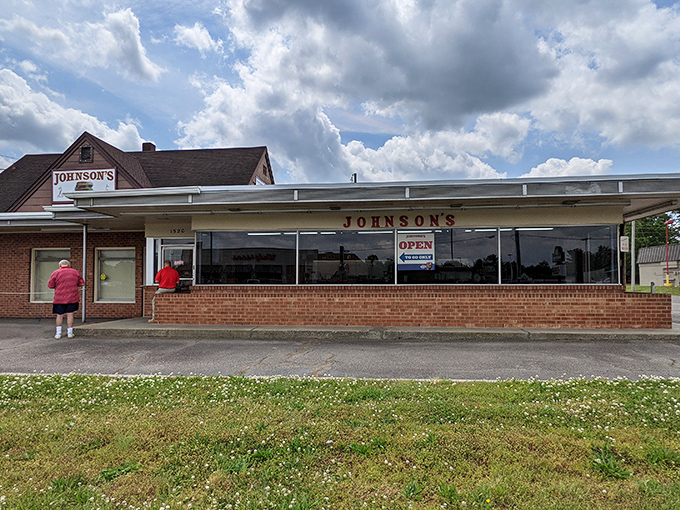That classic brick fa&ccedil;ade hides burger magic that's been perfected over seven decades of griddle wisdom.