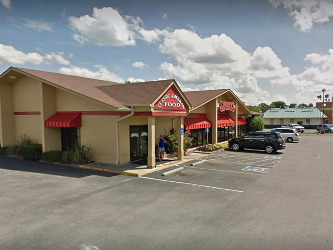 The kind of place where "dressing for dinner" means wearing clothes you don't mind getting splashed with delicious garlic butter sauce.