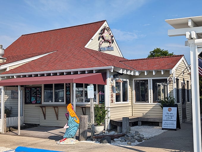 Mud City Crab House: Quaint cottage exterior, big seafood payoff inside. The kind of place you tell friends about in hushed tones.