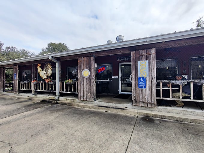 The rooster on the wall isn't just decoration &ndash; it's warning you to get here before the breakfast crowd claims all the biscuits.
