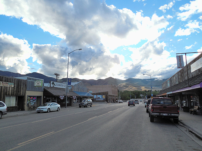 Clear blue skies crown Salmon's charming main drag. When retirement means trading traffic jams for jaw-dropping mountain vistas.