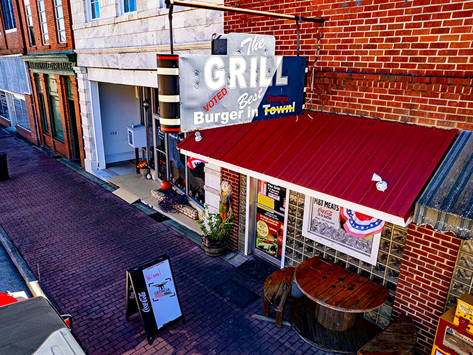 This classic red-roofed treasure in Hawkinsville serves up burgers with small-town charm and big-time flavor.