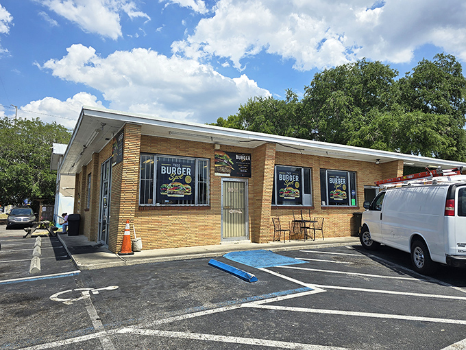 Simple brick building, outdoor table for two, and burgers that would make fast food mascots weep with jealousy.