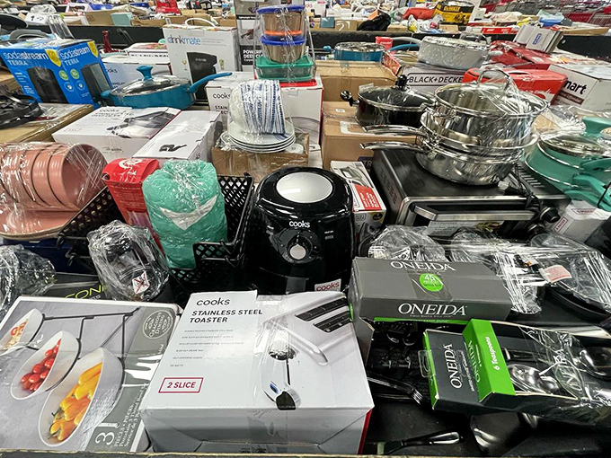 Kitchen gadget heaven! From Oneida flatware to air fryers, these culinary treasures await homes where they'll finally fulfill their purpose.