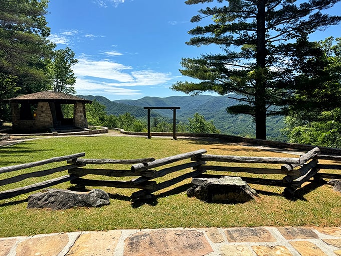 This rustic amphitheater doesn't need Broadway lights &ndash; the panoramic mountain backdrop steals the show every time. Nature's own IMAX experience, no 3D glasses required. 
