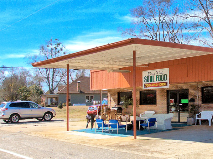 Benny Paul's Soul Food doesn't need fancy signage or pretentious d&eacute;cor&mdash;just the promise of comfort on a plate that'll make you forget all your worries.