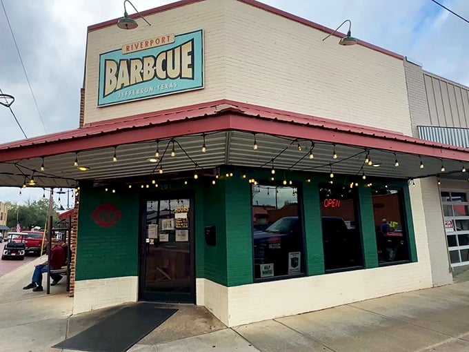 At Riverport BBQ, the green exterior is just a distraction from what matters&mdash;smoked meats that would make even the most dedicated cardiologist take a cheat day.