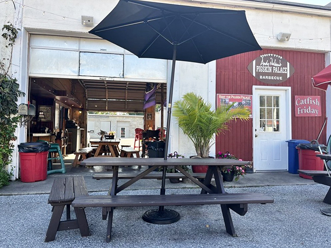 Andy Nelson's picnic tables say, "Stay awhile," but the smell of hickory smoke says, "If you don't order soon, someone else will."