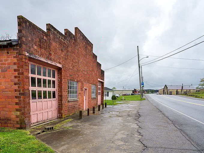 Downtown Bardstown's historic buildings have witnessed centuries of bourbon stories&mdash;if only these walls could talk!
