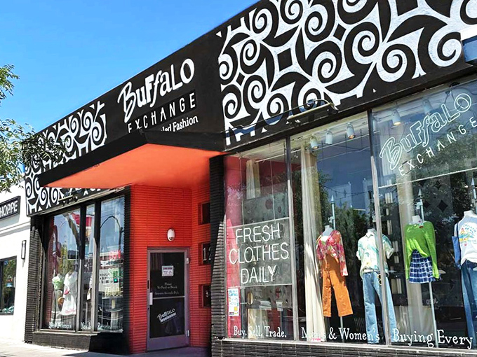 Buffalo Exchange's bold fa&ccedil;ade is like a wearable art gallery advertisement. That swirly pattern practically hypnotizes you into buying vintage denim!