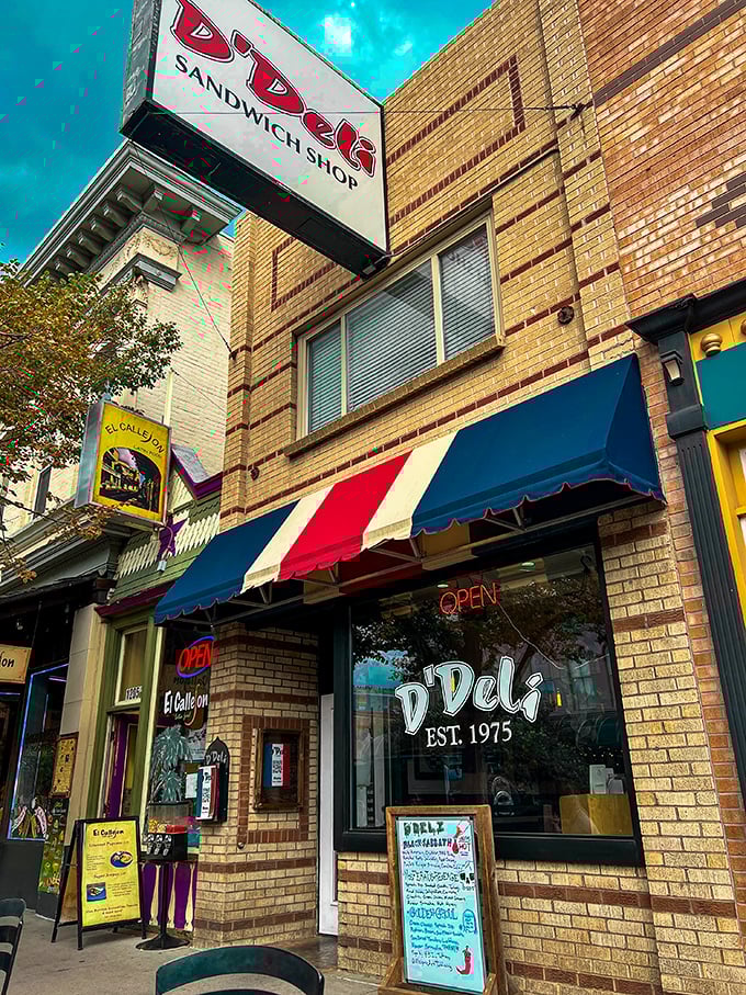 D'Deli's patriotic awning signals a revolution in sandwich-making. The Declaration of Deliciousness was clearly signed here.