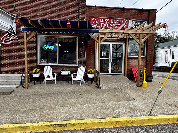 Miss Betty's Diner: Those Adirondack chairs out front aren't just for show&mdash;they're the waiting room when word gets out about the biscuits inside.