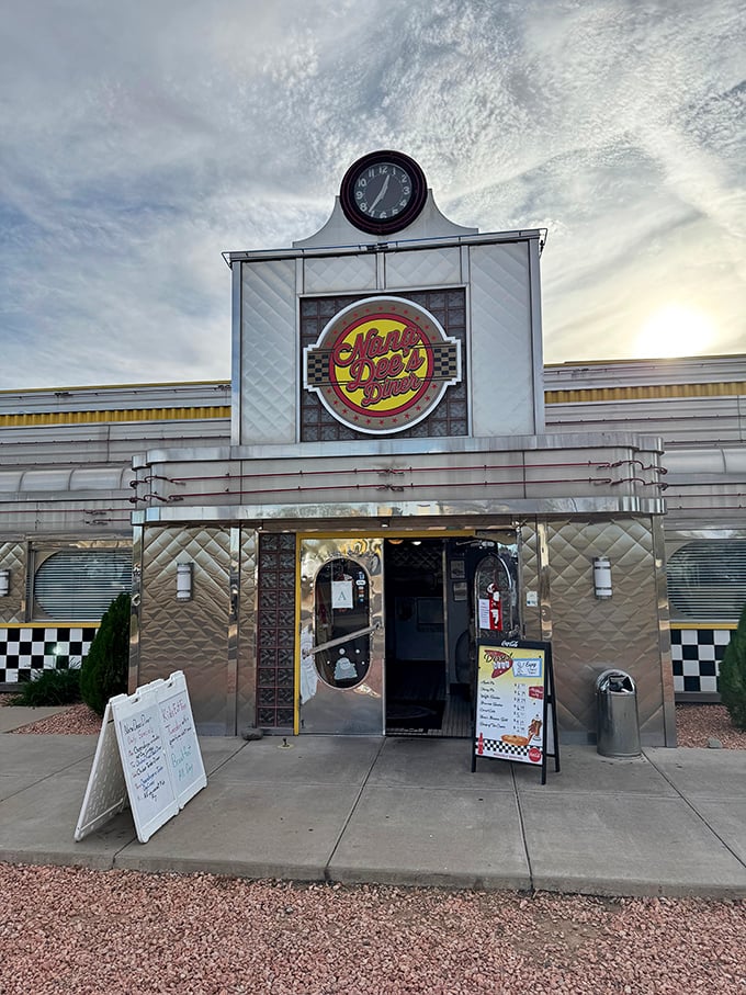 Nana Dee's gleaming silver exterior promises what every good diner should: a no-nonsense approach to seriously delicious breakfast.