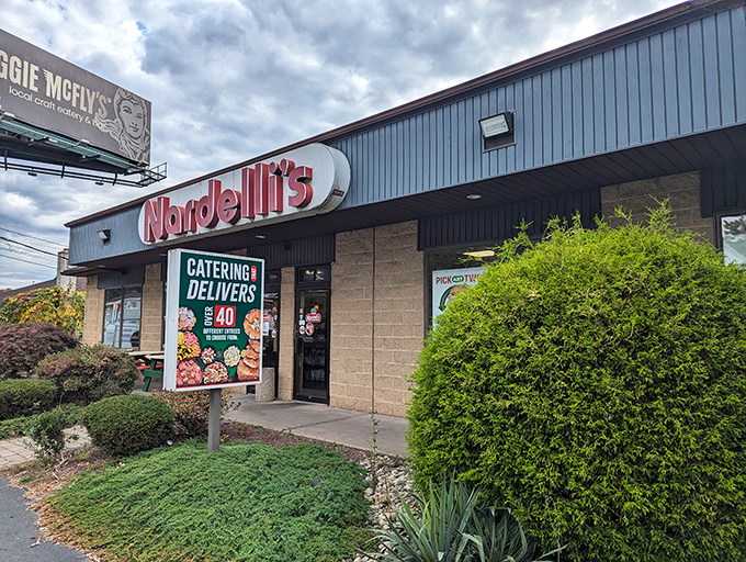 Nardelli's no-nonsense exterior hides sandwich greatness within. The Italian flag color scheme is your first clue to grinder paradise.