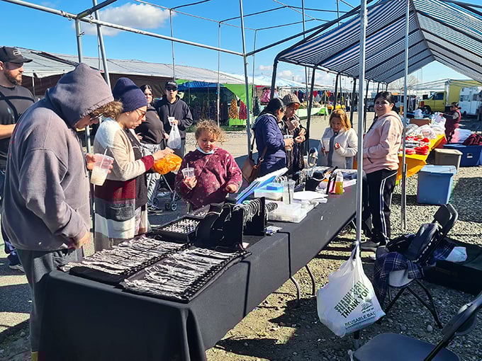 A feast for all senses! The Pasco Flea Market buzzes with authentic Latin American flavors, colors, and bargains waiting to be discovered.