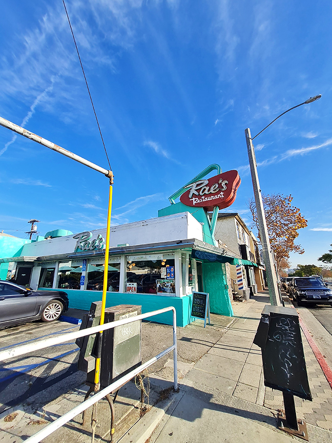 Rae's turquoise exterior is like a beacon of breakfast hope on a foggy Santa Monica morning&mdash;promising pancakes that don't know the meaning of "small portion."