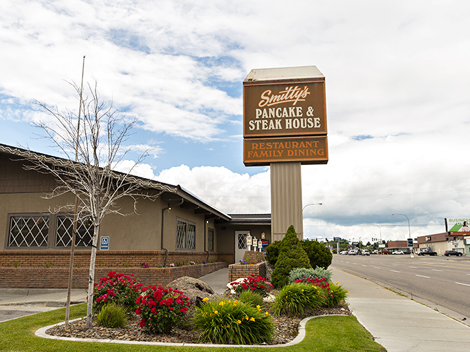 Smitty's stands proud like the breakfast institution it is. That sign has guided hungry Idahoans through breakfast emergencies for generations.