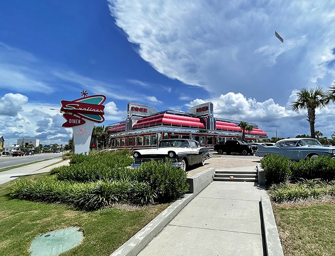 The Sunliner Diner's retro-fabulous exterior makes you half-expect to see the Fonz pull up in a convertible.