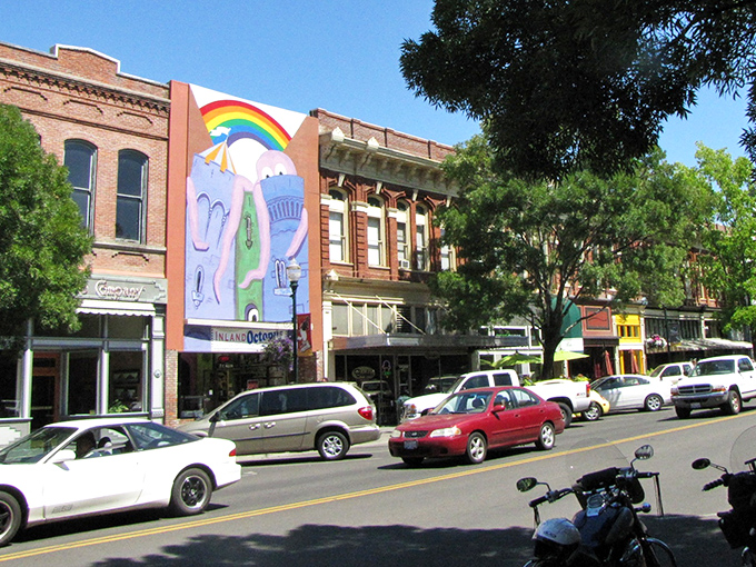 Walla Walla's streets tell stories of the past while offering present-day bargains&mdash;a history buff's dream on a budget.