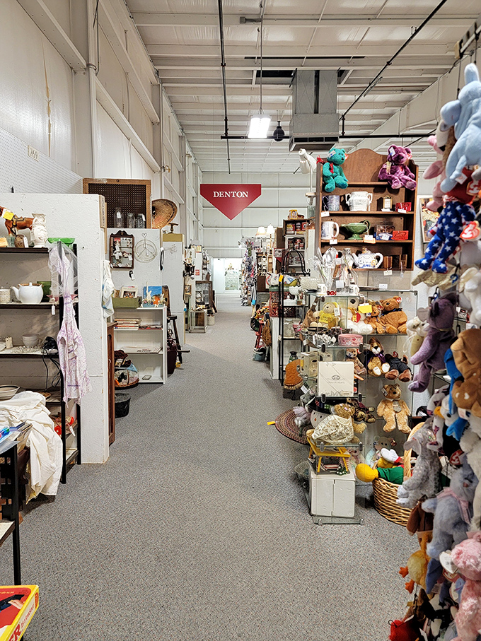 The red tube man dances while deals are made. Nothing says "small-town flea market magic" quite like shopping in the shadow of a diner. 