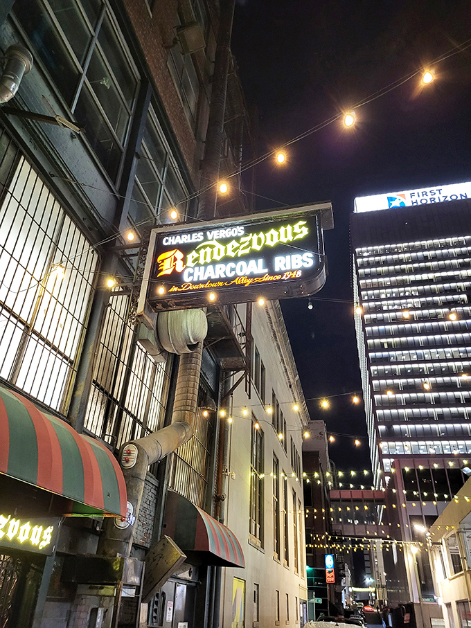 Old-school charm meets world-famous ribs. This alleyway entrance feels like you've discovered a delicious speakeasy for meat lovers. 