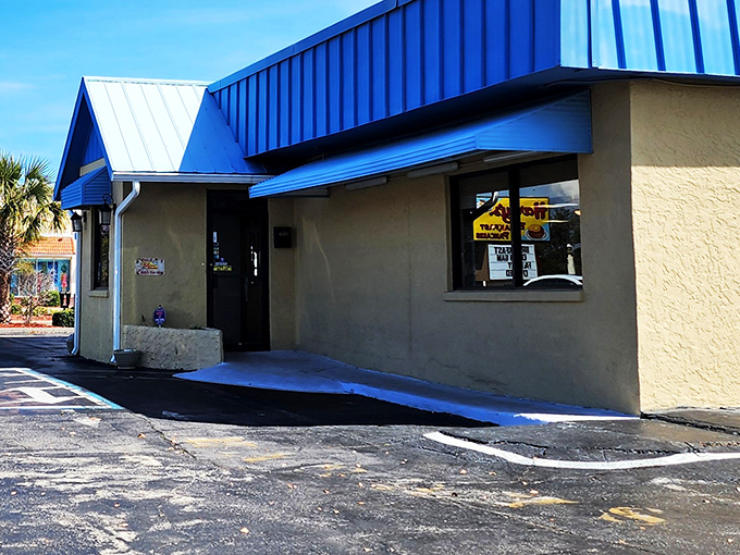That bright blue awning is like a breakfast beacon, guiding hungry beach-goers to pancake paradise.
