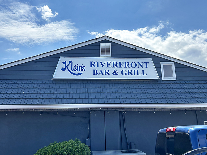 Klein's Riverfront Bar & Grill: Blue paint and sunshine &ndash; the universal signals for "excellent seafood ahead." Your taste buds just perked up.