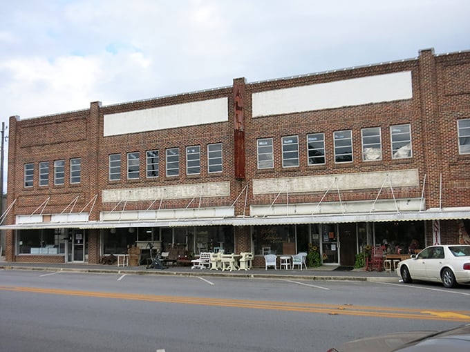 In Metter's historic district, even the shadows seem to move slower. The kind of place Norman Rockwell would set up his easel.
