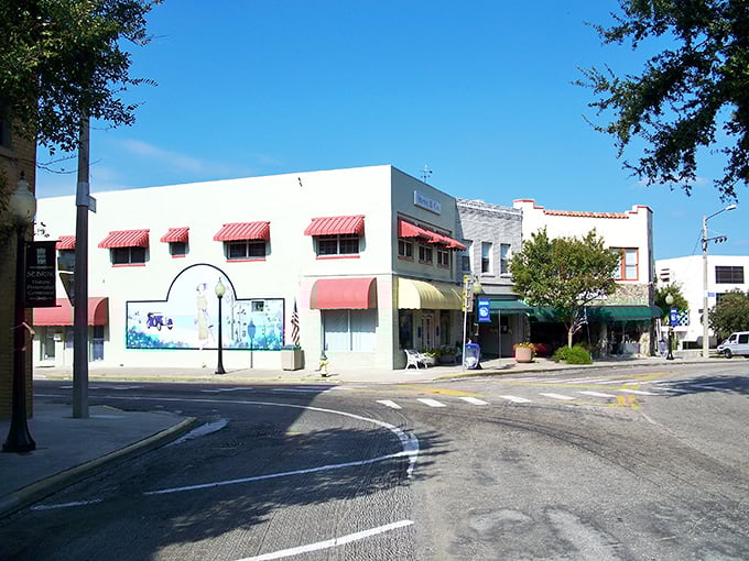 Main Street Sebring offers that small-town Florida vibe where everyone might not know your name yet, but they'll smile anyway.