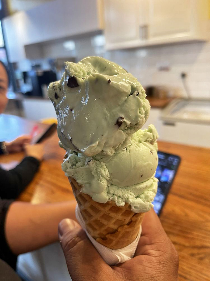 Double mint chocolate that's so perfectly balanced, it makes you wonder why toothpaste companies haven't figured out how to make brushing this enjoyable.