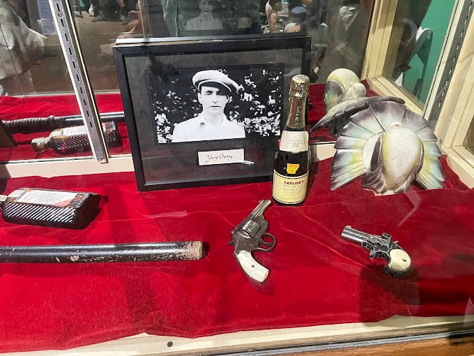 Al Capone didn't travel light&mdash;champagne, pearl-handled revolvers, and enough firepower to make the Feds think twice about knocking.