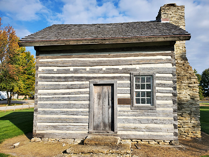This pioneer cabin stands as a humble reminder that before smartphones and streaming services, we built homes with our hands and ingenuity.