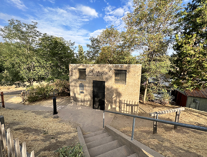 This isn't your average time-out corner. Julian's historic jail reminds us that even frontier justice came with solid masonry.