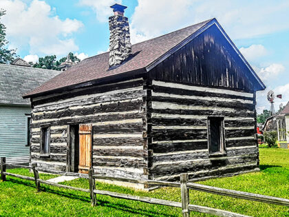 This Postcard-Worthy Town In Michigan Is Too Beautiful To Keep Secret