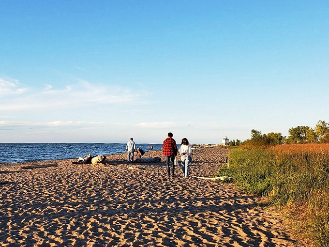 Sunset strolls at Headlands Beach create the perfect family memory&mdash;no passports required for this lakeside magic.
