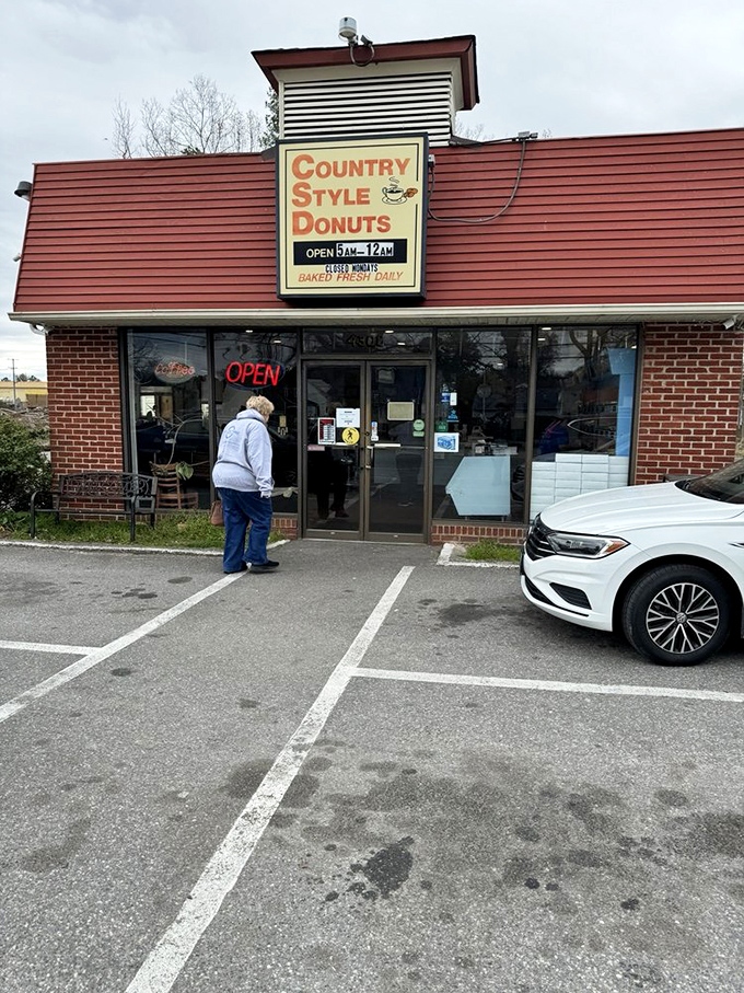 Country Style's vintage sign isn't just advertising donuts &ndash; it's a 24-hour beacon for night owls and early birds alike.