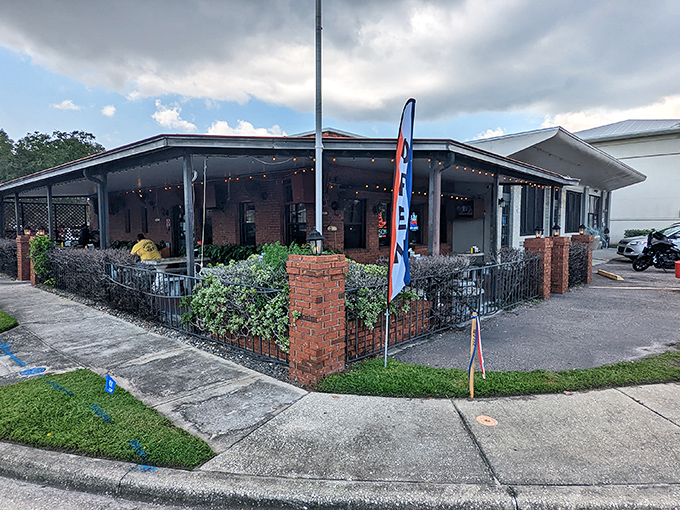 El Cap doesn't need neon signs or flashy facades &ndash; just decades of burger wisdom and loyal customers.