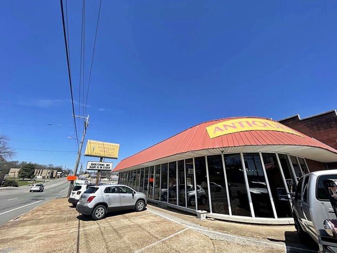 With its distinctive red roof and retro curves, this place looks like it used to serve milkshakes but now serves history by the roomful.