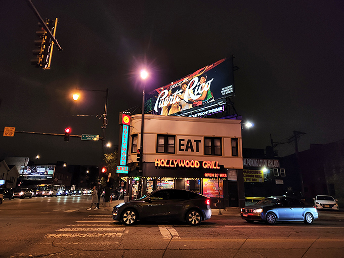 Hollywood Grill's neon glow at night is Chicago's bat signal for midnight breakfast cravings.