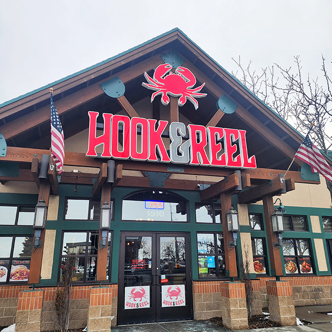 Hook & Reel's rustic-meets-nautical facade stands proudly like a seafood embassy in landlocked territory. Bibs not optional!