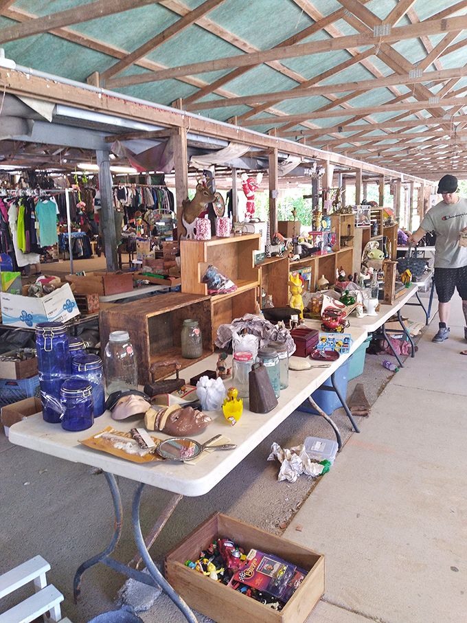 Covered shopping heaven! Milton's sprawling market offers shelter from the elements while you hunt for everything from handmade furniture to vintage toys.