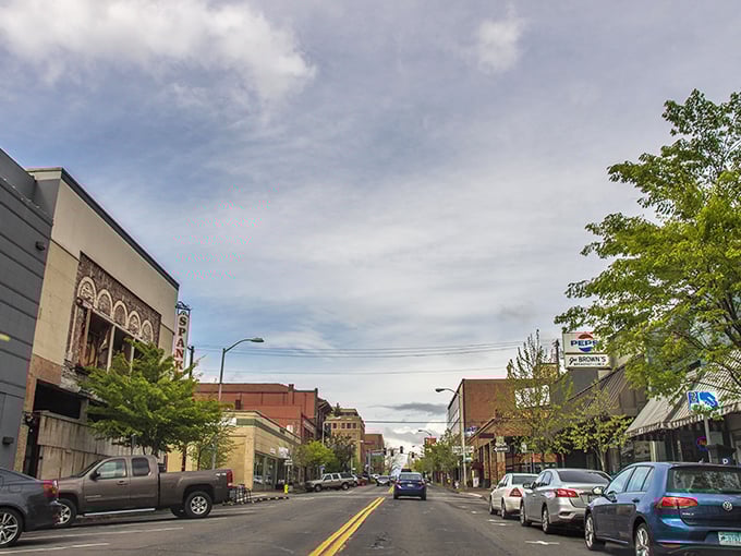 Vancouver's urban landscape balances city convenience with small-town prices&mdash;the best of both worlds for savvy retirees.