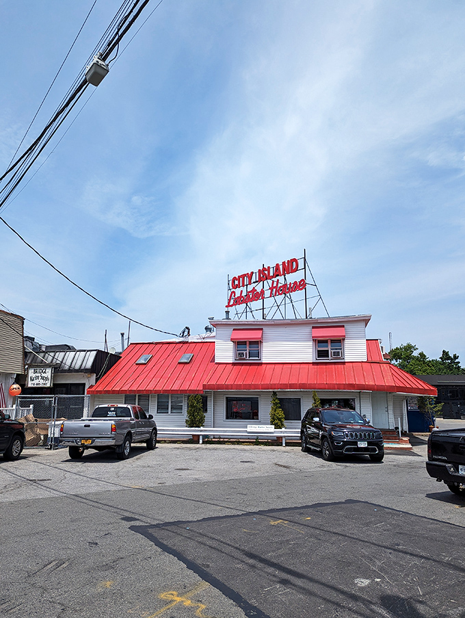 This Island Park institution has the look of a place where clams go willingly to their delicious fate.