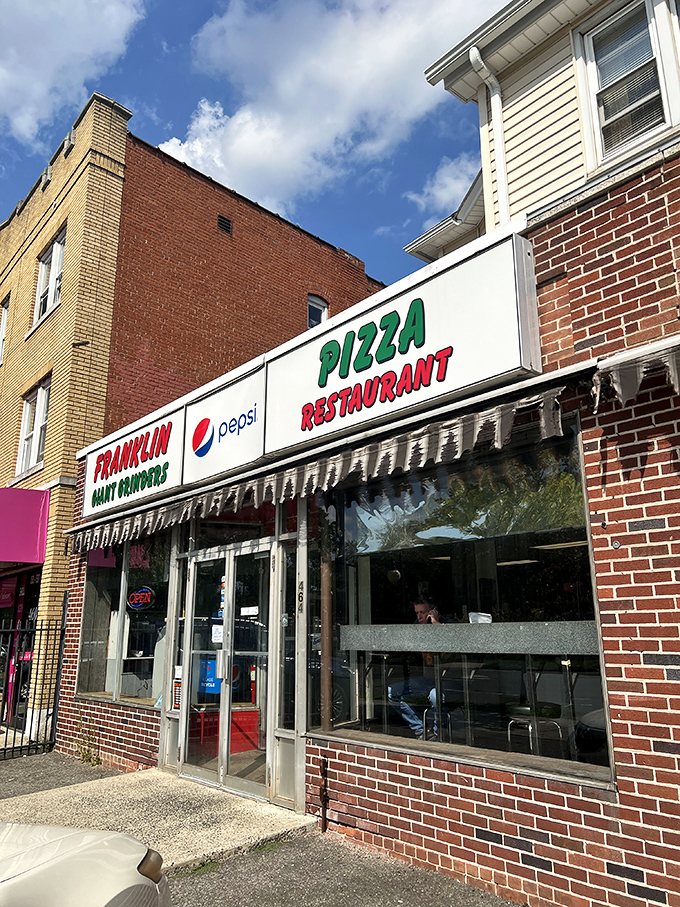 Old-school storefront, timeless flavors. Franklin's brick fa&ccedil;ade houses grinder traditions passed down through generations.
