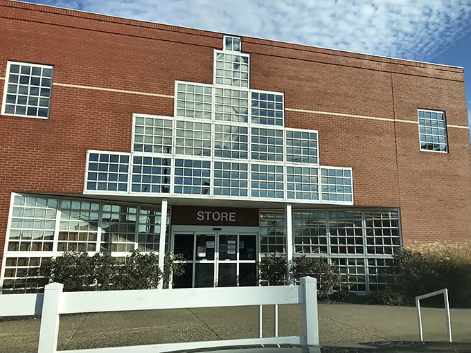 This brick beauty houses treasures at rock-bottom prices. The art deco-inspired entrance is just the beginning of the adventure!