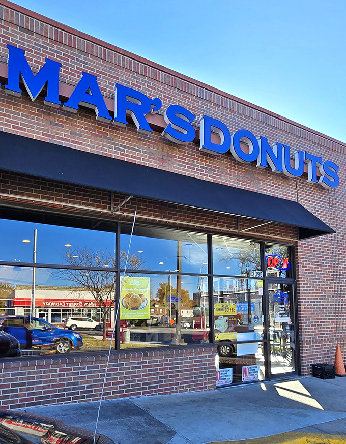 Behind that brick fa&ccedil;ade and blue awning lies donut paradise. Simple surroundings let these pastry stars truly shine.