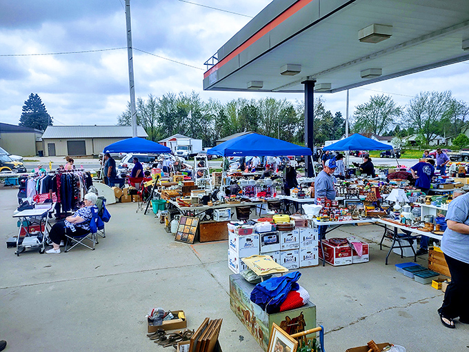 The white building hides a wonderland within. Like a department store designed by time travelers with impeccable taste! 