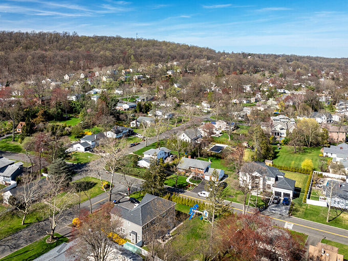 Mountainside: Where the "Garden" in Garden State truly shines. Tree-lined streets that change their wardrobe with the seasons.
