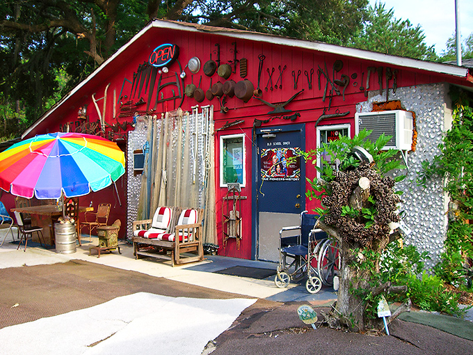 A rainbow umbrella guards the entrance to seafood paradise. Old School Diner is what happens when creativity and cooking skill collide beautifully.
