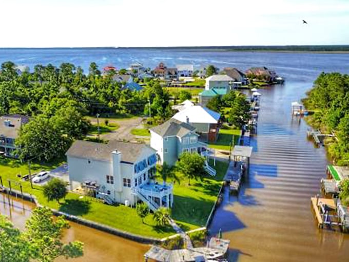 This sleek modern building gleams in the sunshine, proving Mississippi knows how to blend tradition with contemporary style. 